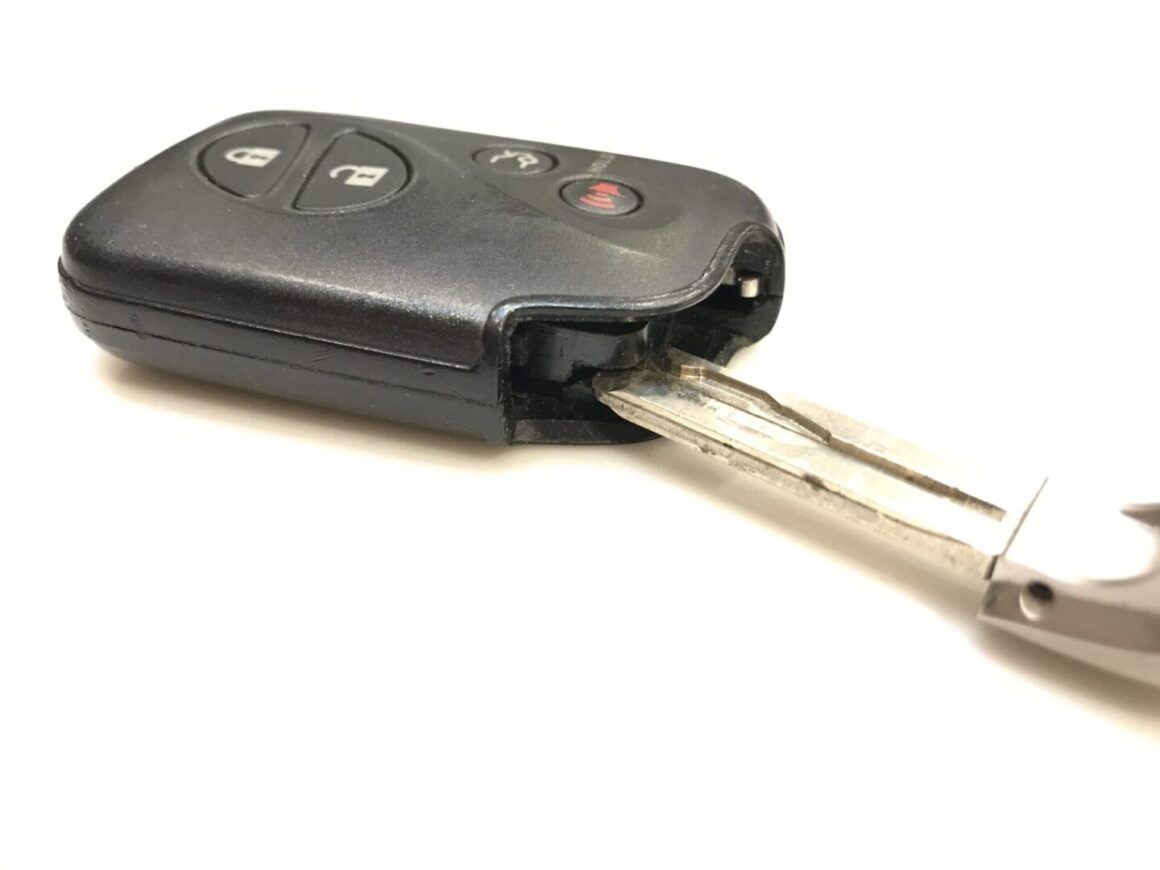 How to Replace Key Battery Without Any Tools: 2nd Gen Lexus IS350 - The ...