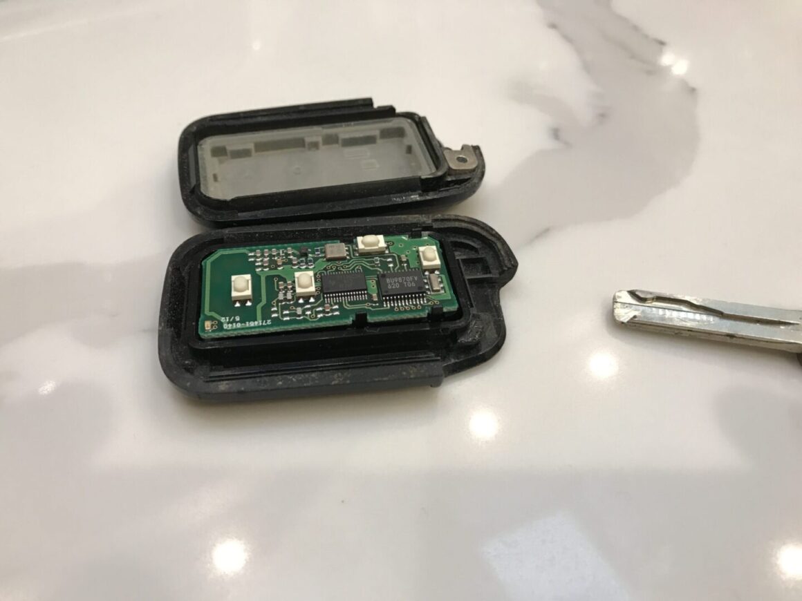 How to Replace Key Battery Without Any Tools: 2nd Gen Lexus IS350 - The ...