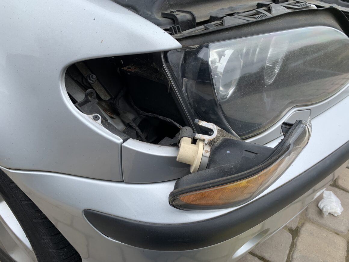 Corner Light Replacement: BMW E46 3-Series - The Track Ahead